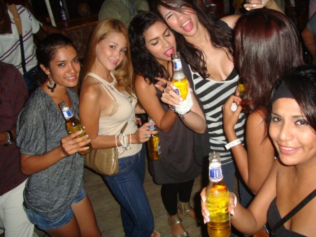 Best Places To Meet Girls In Roatan & Dating Guide - WorldDatingGuides Best Places To Meet Girls In Roatan & Dating Guide - WorldDatingGuides